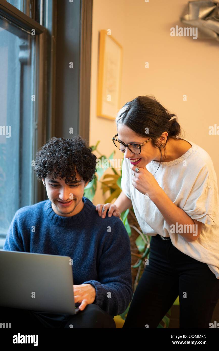 Woman man using laptop in hi-res stock photography and images - Alamy