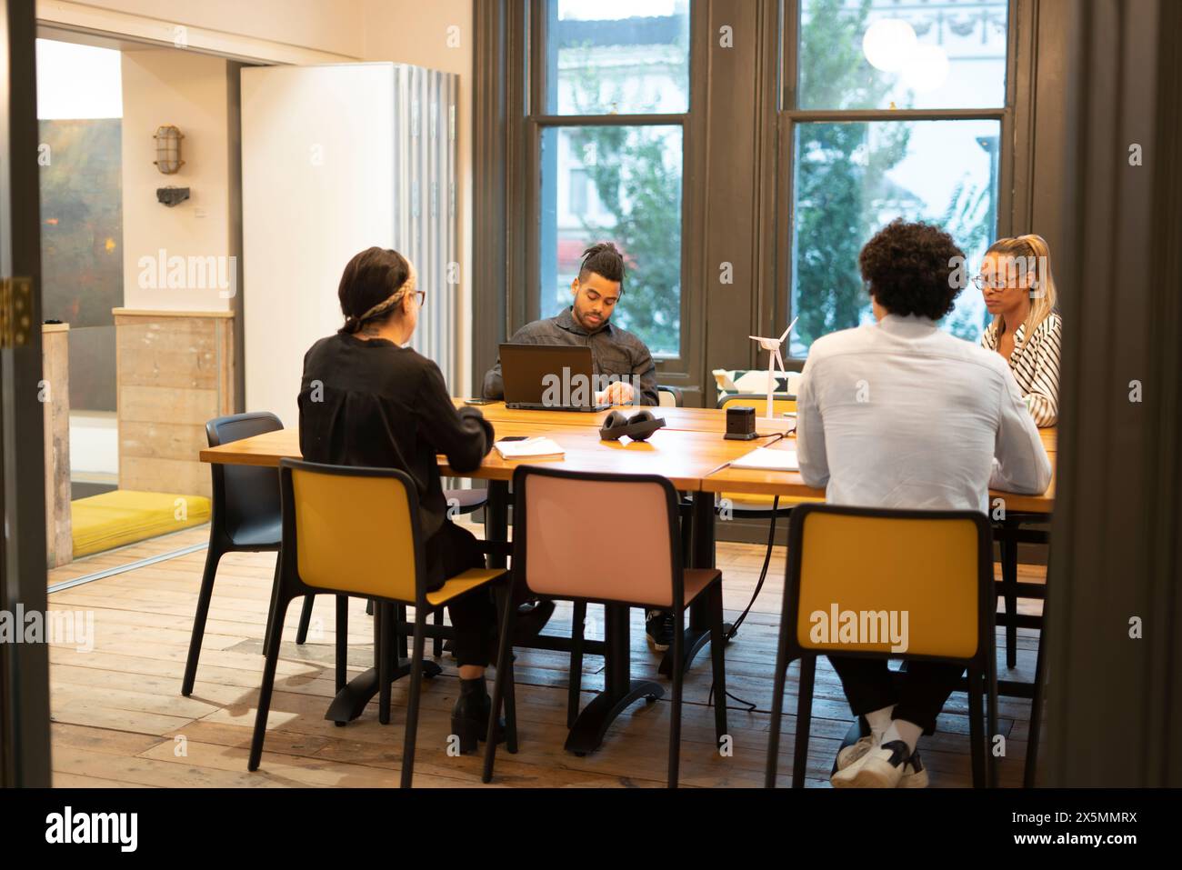Business people having board hi-res stock photography and images - Alamy