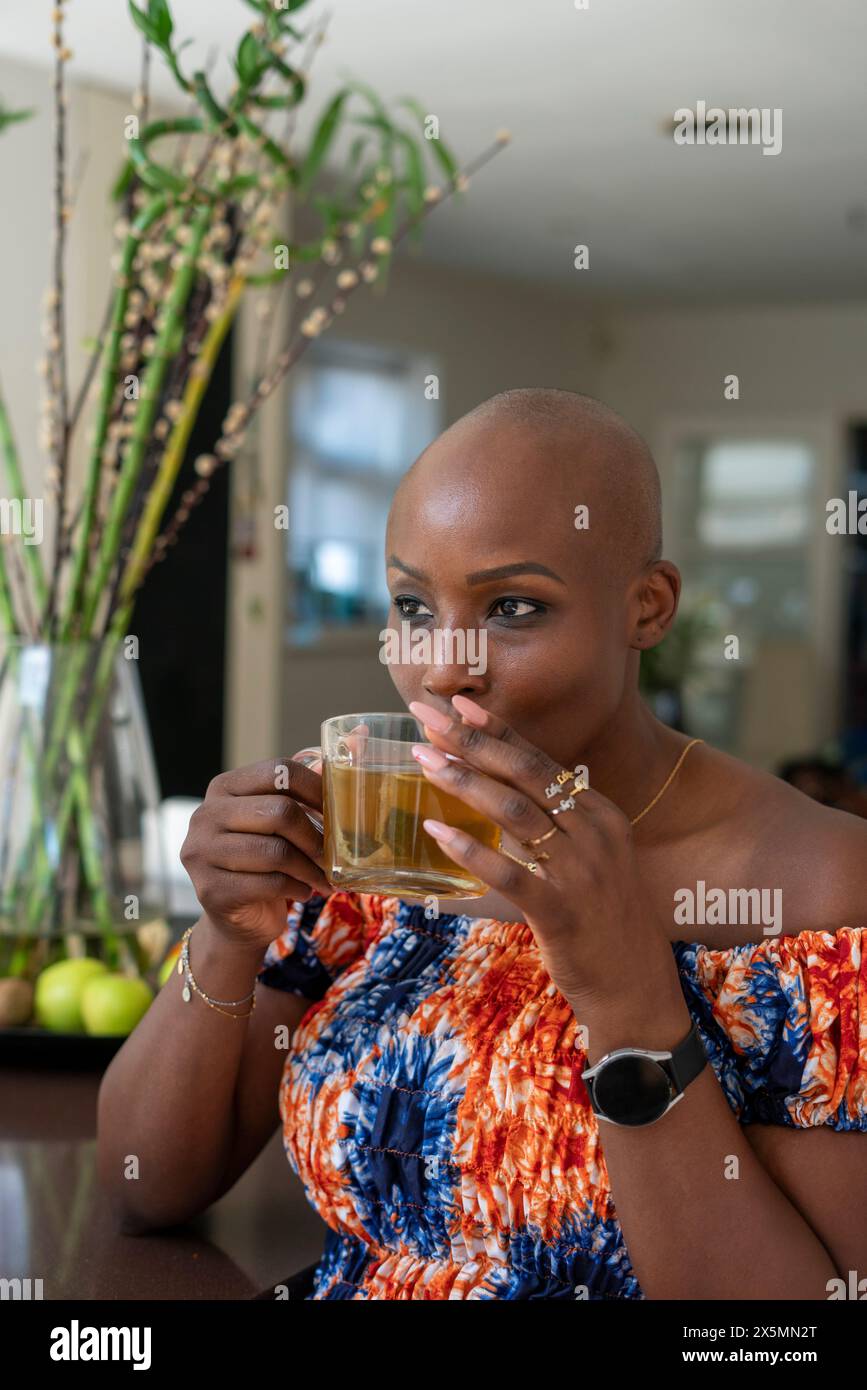 African woman bag head hi-res stock photography and images - Alamy