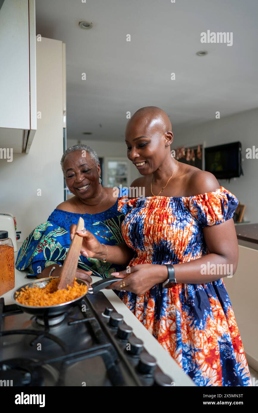 Woman cooking gas uk hi-res stock photography and images - Alamy