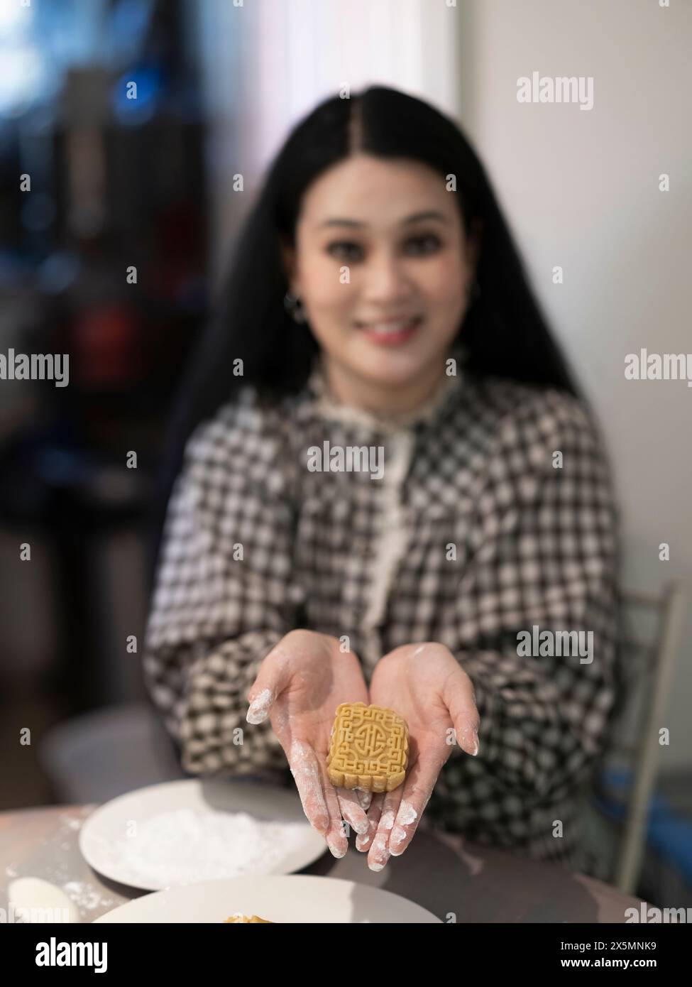 Making moon cake hi-res stock photography and images - Alamy