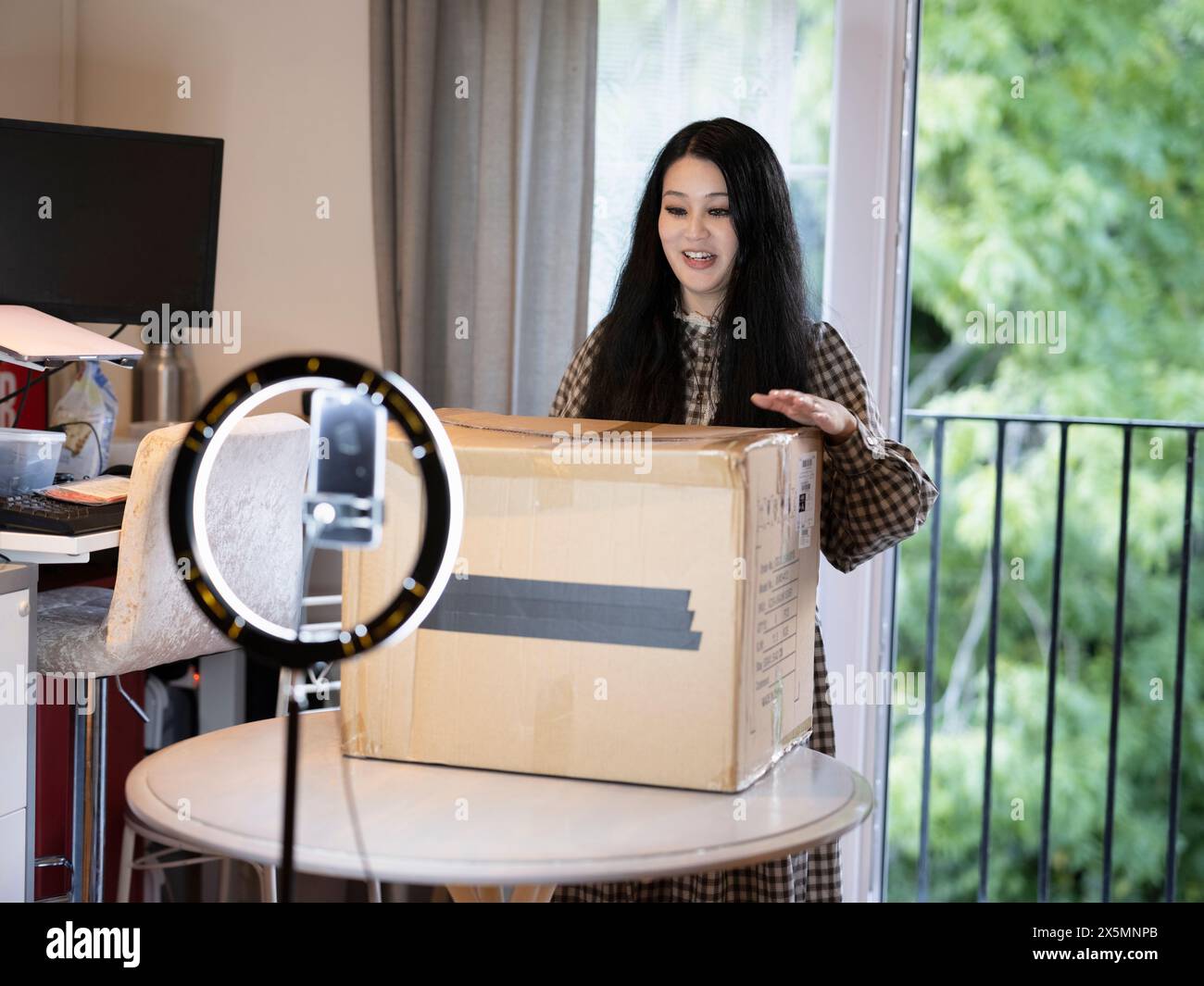 Unboxing technology hi-res stock photography and images - Alamy