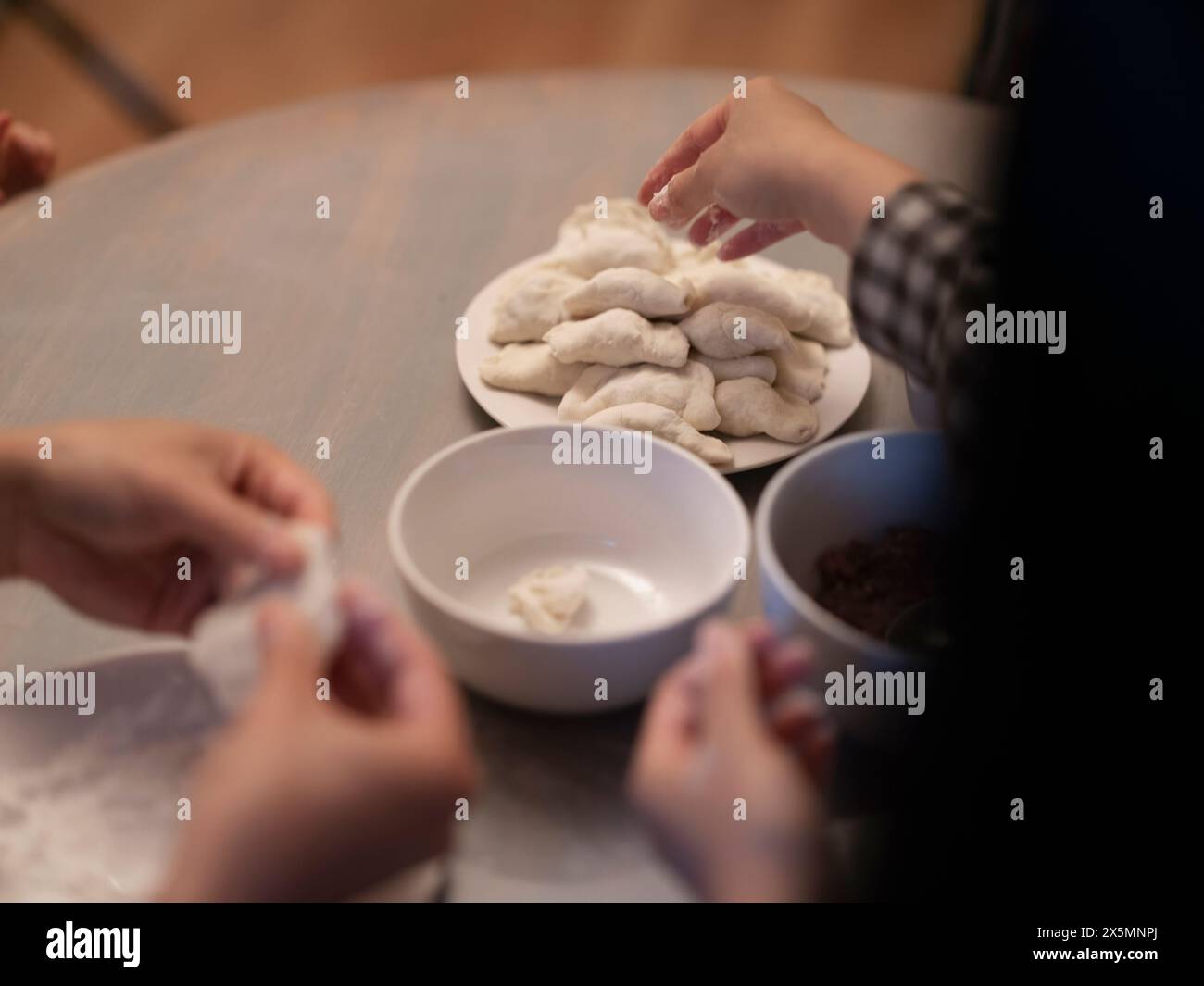 Asian dumplings man hi-res stock photography and images - Alamy
