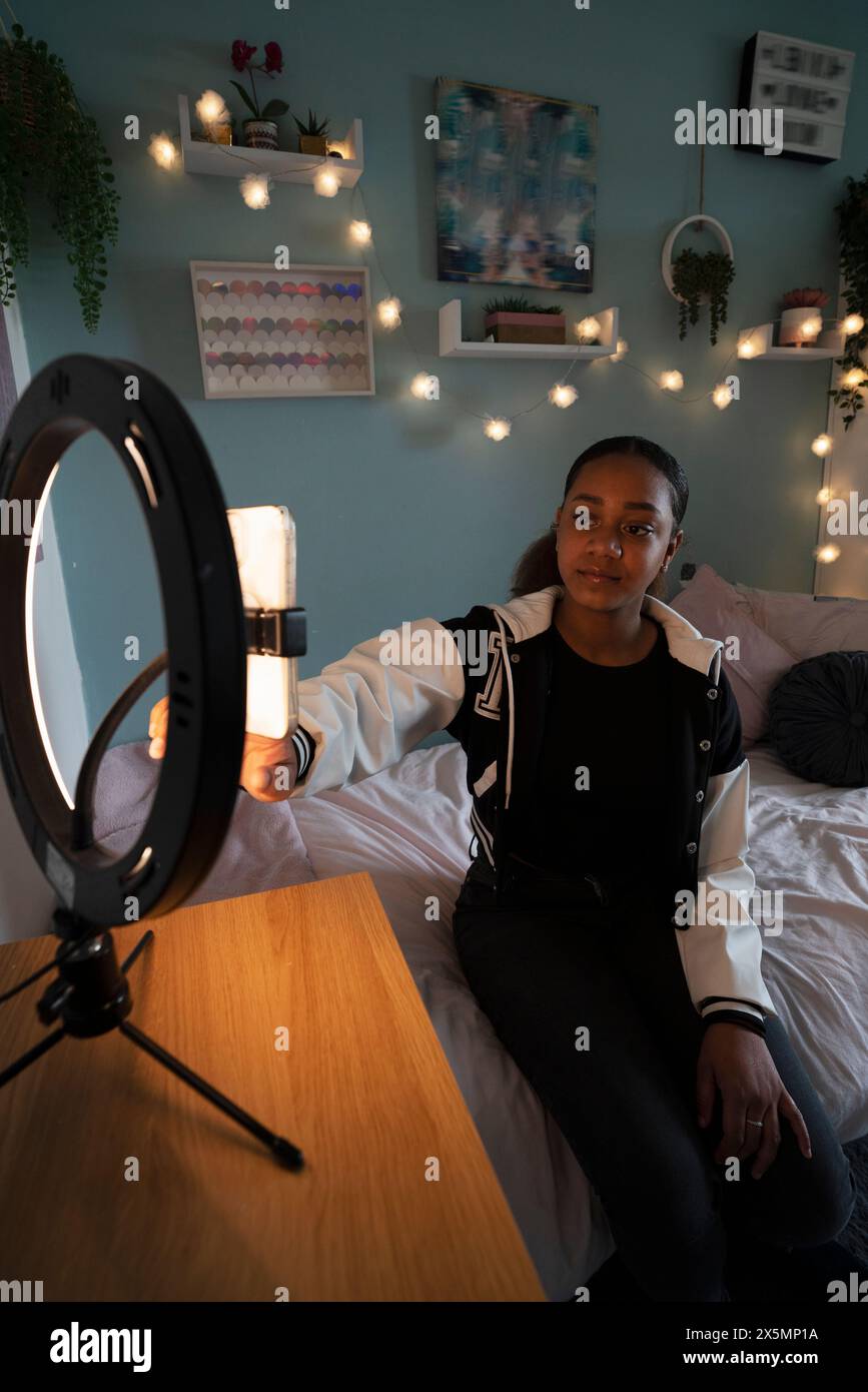 Girl in light up hi-res stock photography and images - Alamy