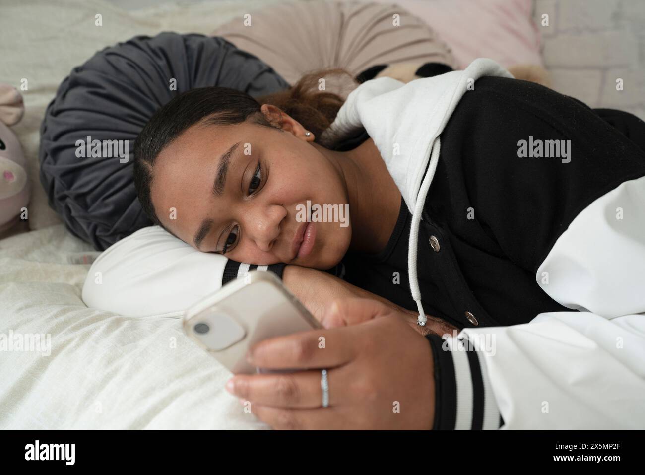 Messaging on bed hi-res stock photography and images - Alamy