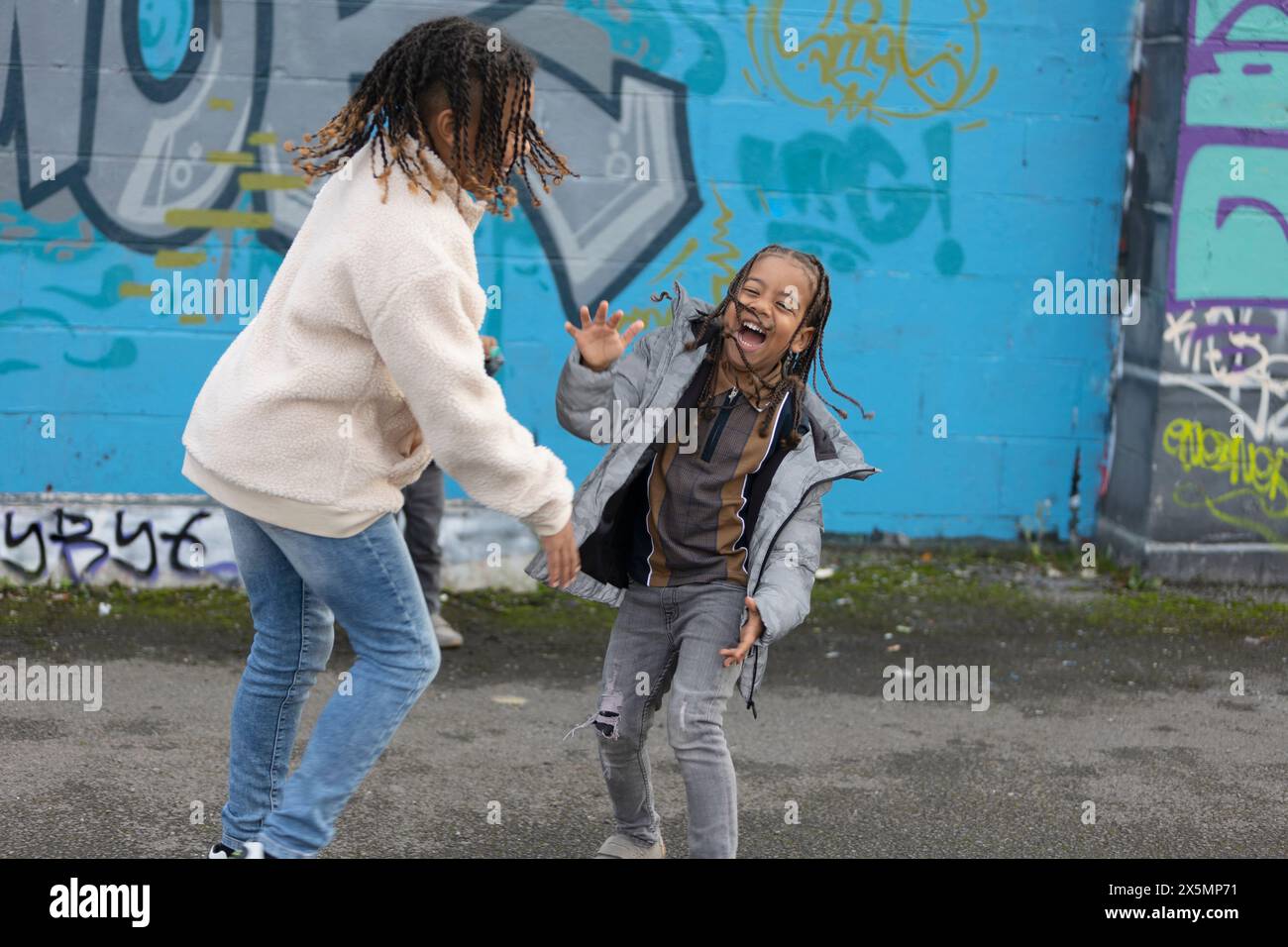 Graffiti two boys hi-res stock photography and images - Alamy