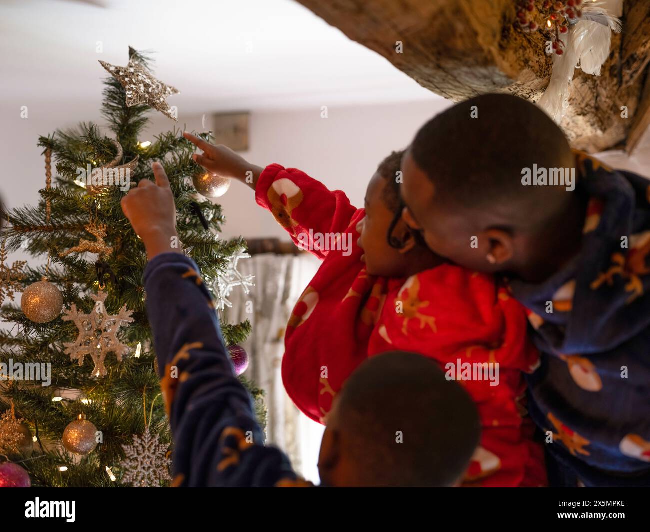 Star on christmas tree hi-res stock photography and images - Alamy