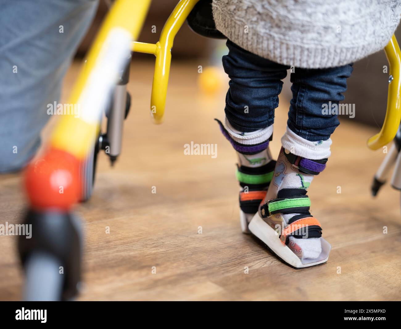 Little boy using leg braces and mobility walker Stock Photo - Alamy