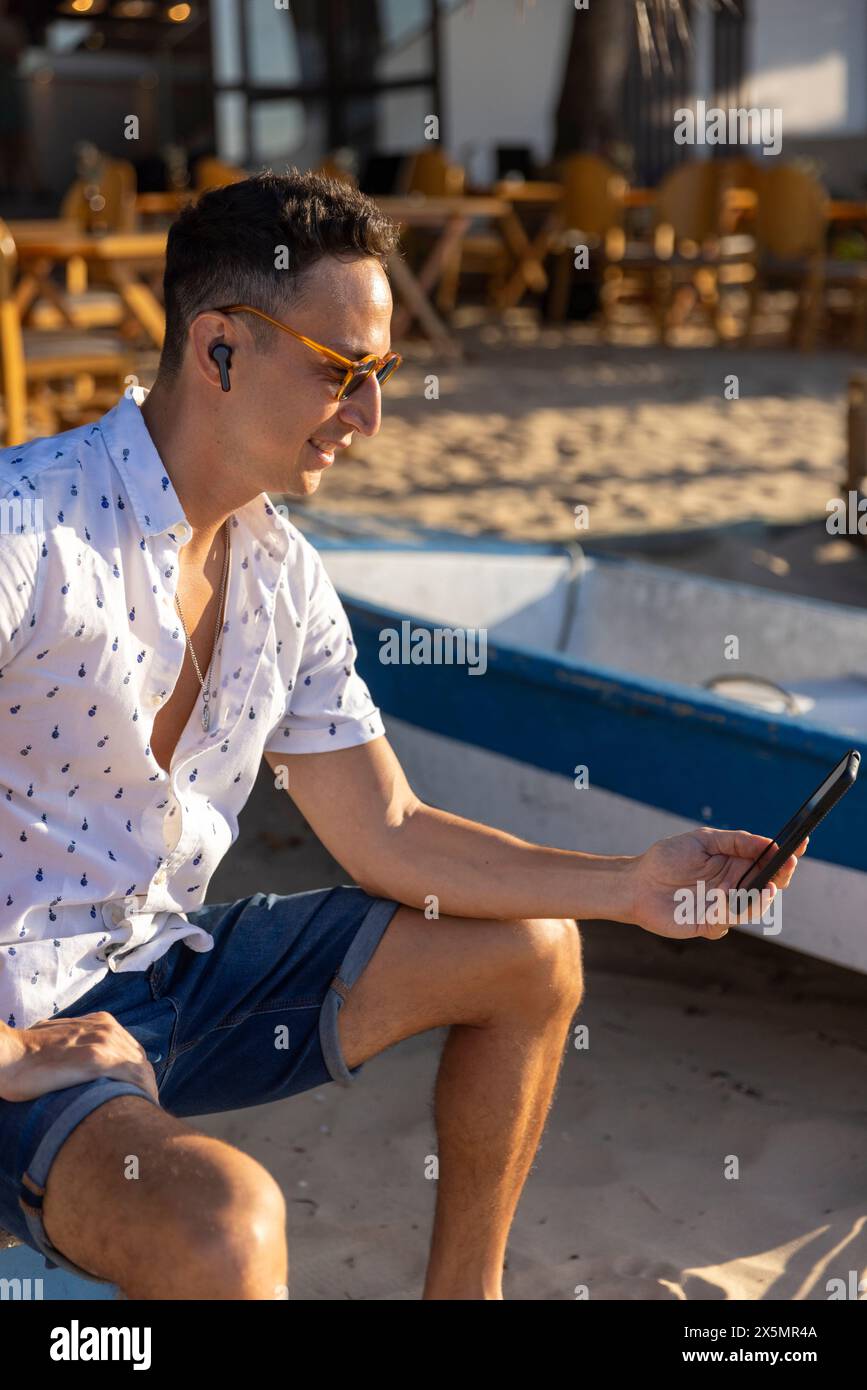 Smart earbuds hi-res stock photography and images - Alamy