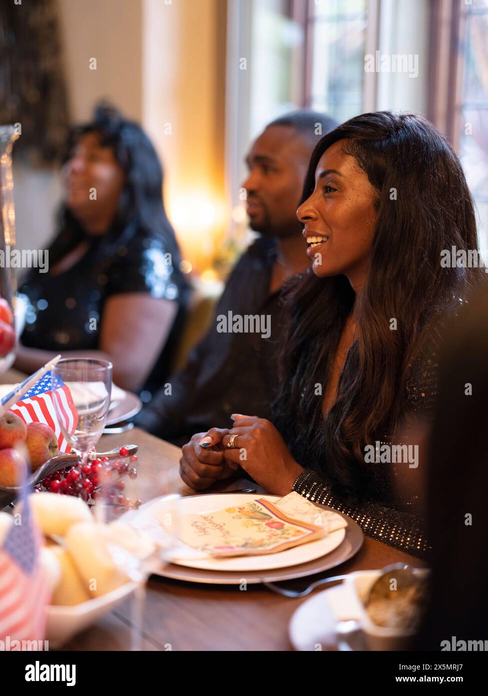 Family at setting table hi-res stock photography and images - Alamy