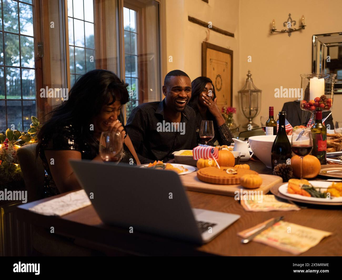 Thanksgiving day video hi-res stock photography and images - Alamy