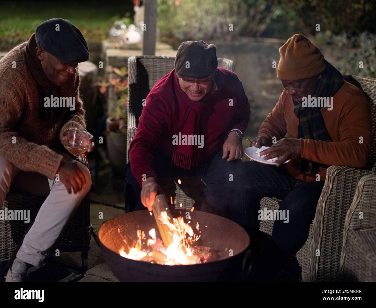 Family fire pit uk hi-res stock photography and images - Alamy