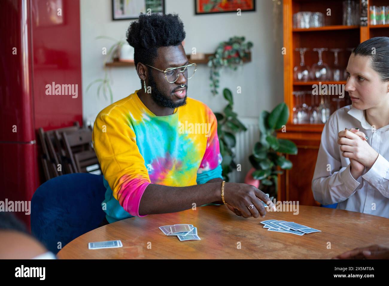 Women friends playing cards hi-res stock photography and images - Alamy