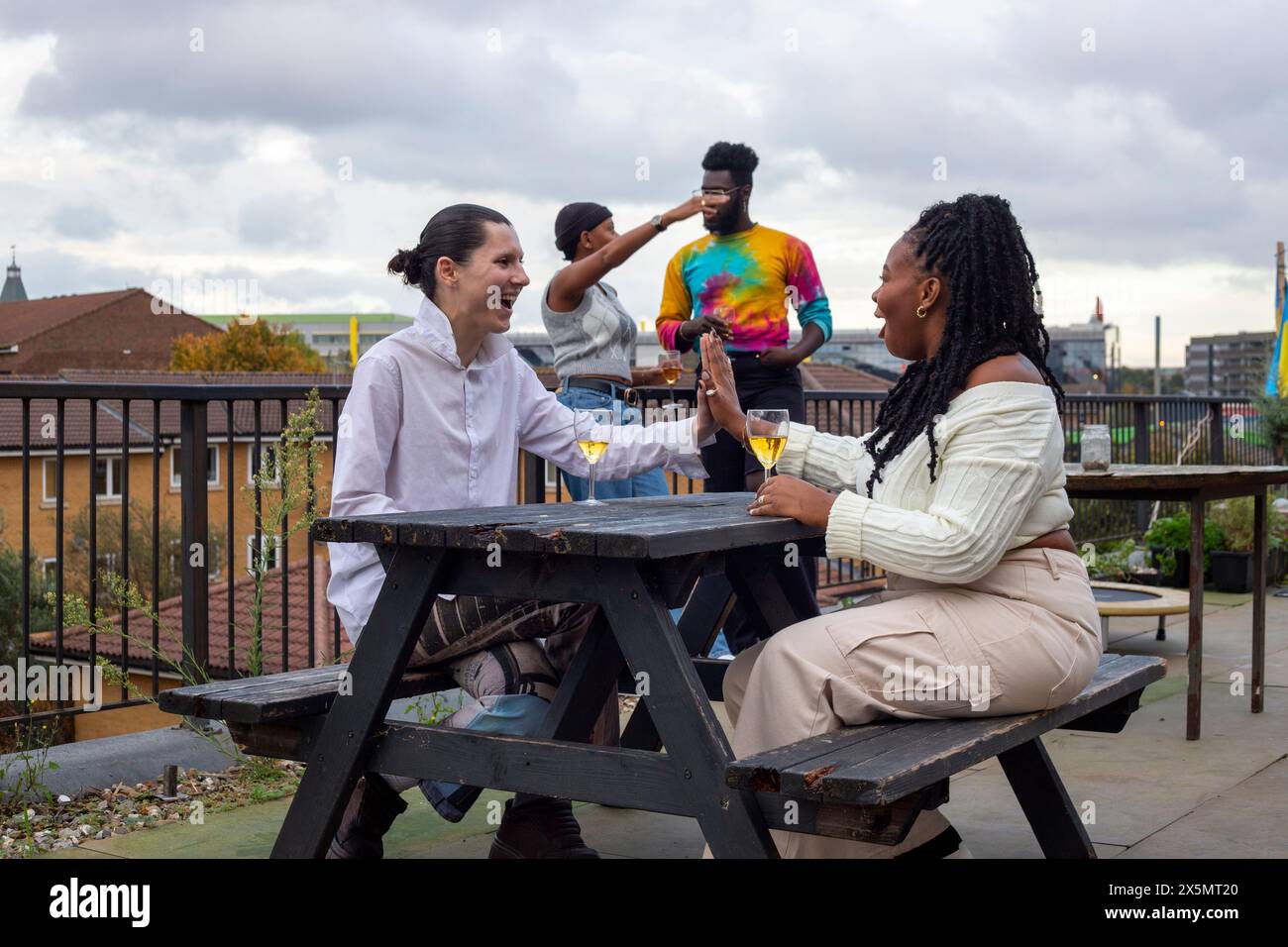 Rooftop people hi-res stock photography and images - Alamy