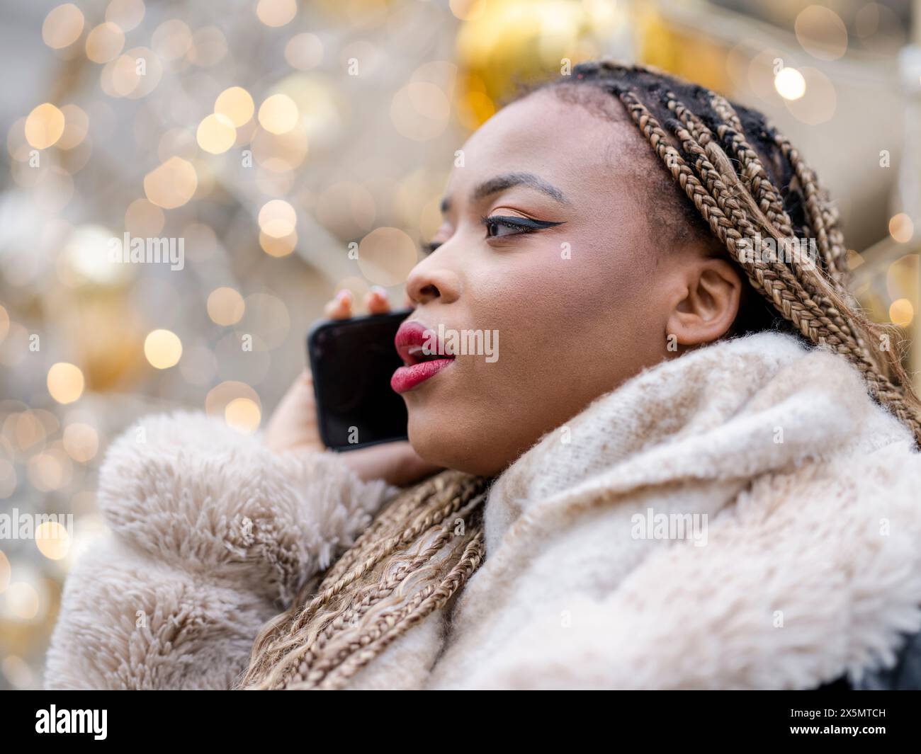 Talking headshot profile hi-res stock photography and images - Alamy