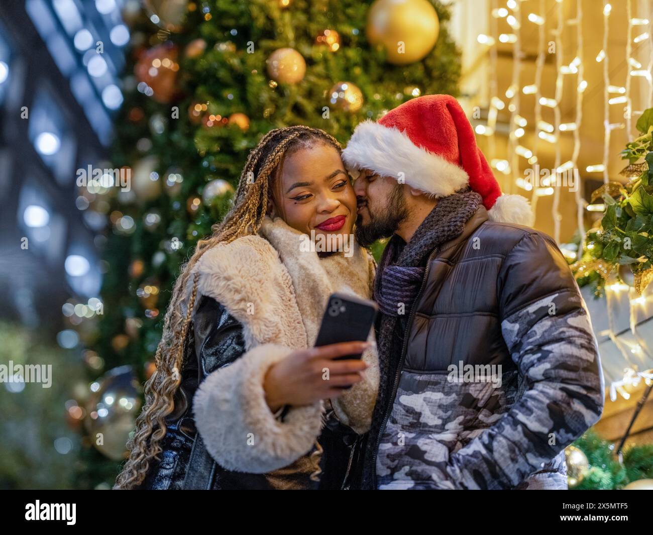 Young couple in santa hat hi-res stock photography and images - Alamy