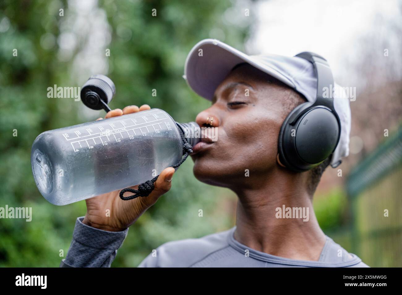 Fitness woman drinking water outdoors hi-res stock photography and ...