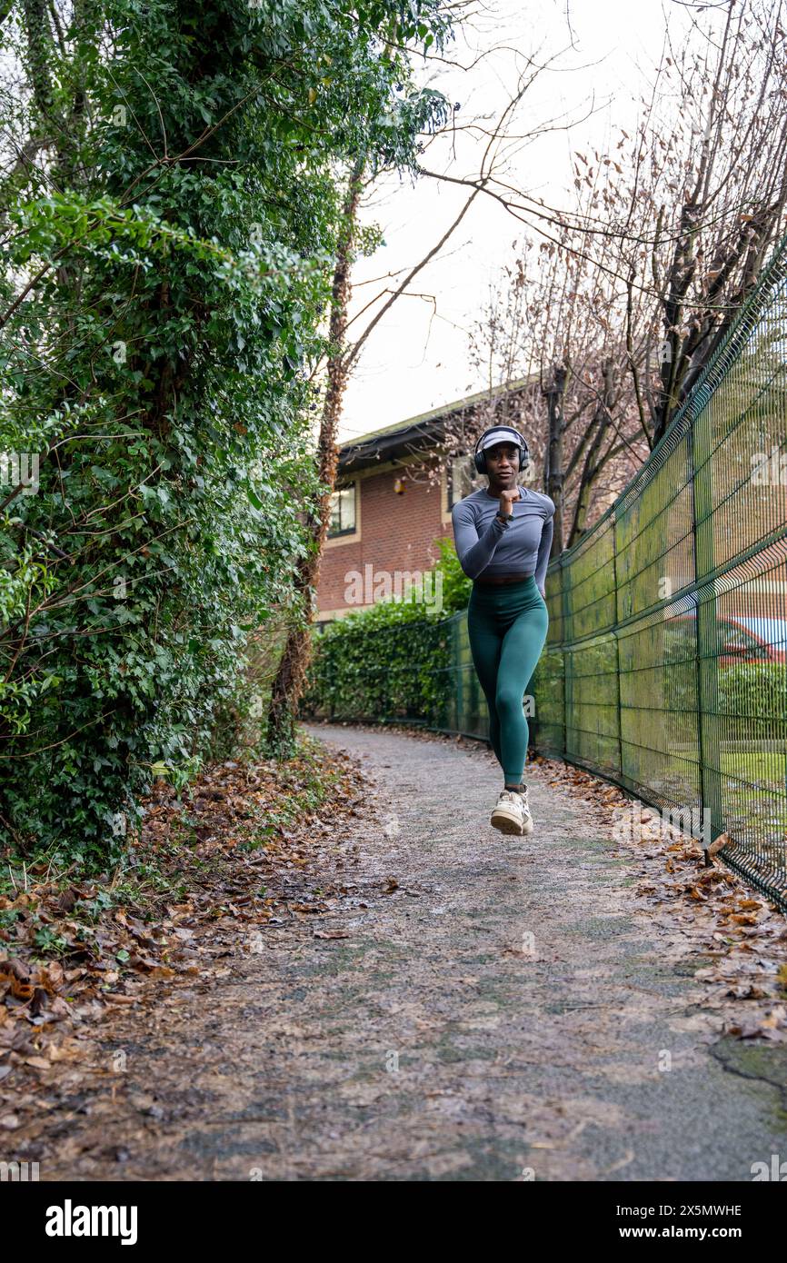 Woman jogging on footpath hi-res stock photography and images - Alamy