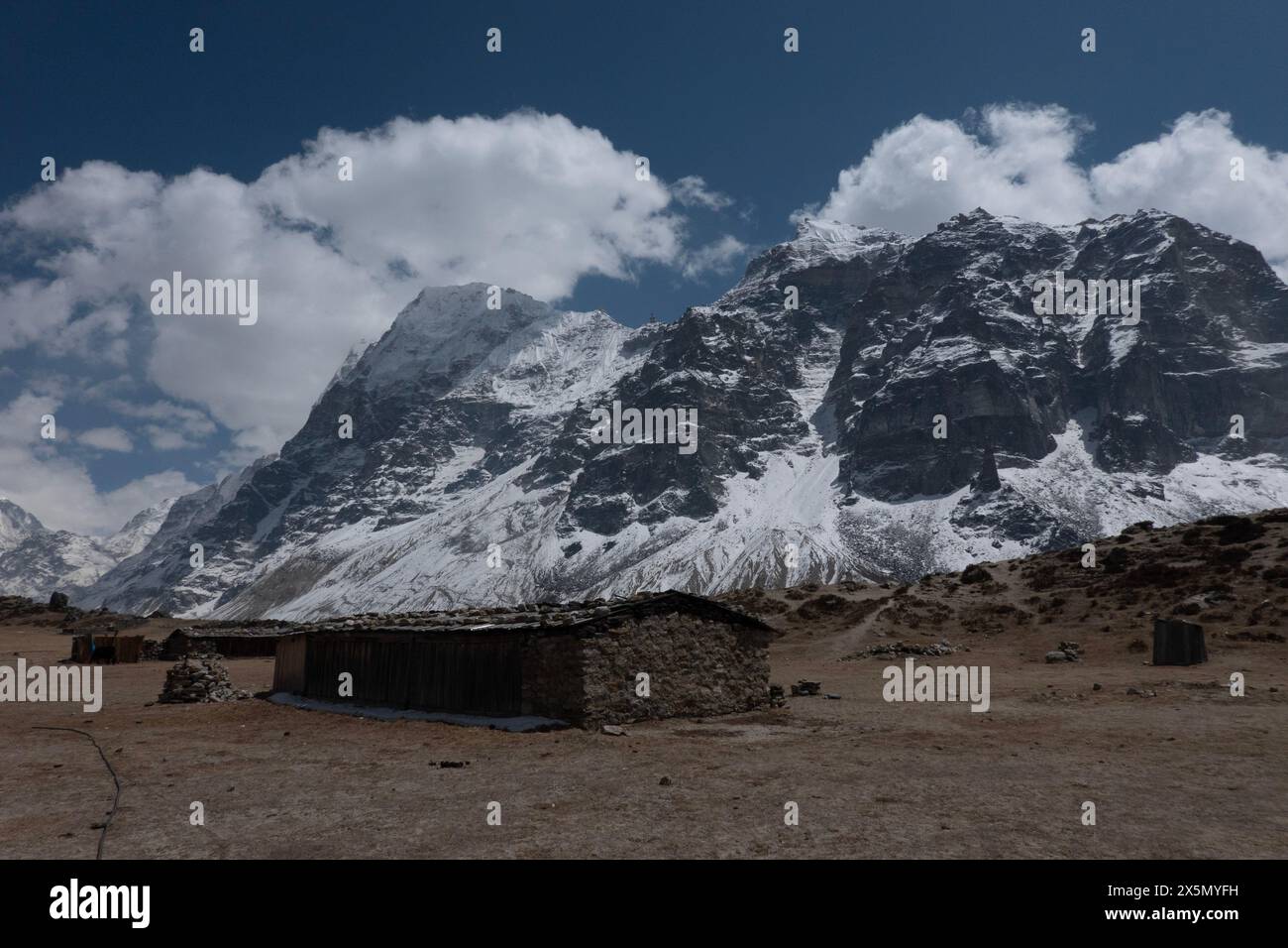 Tibetan stone houses on the way to Kangchenjunga (Kanchenjunga) North ...
