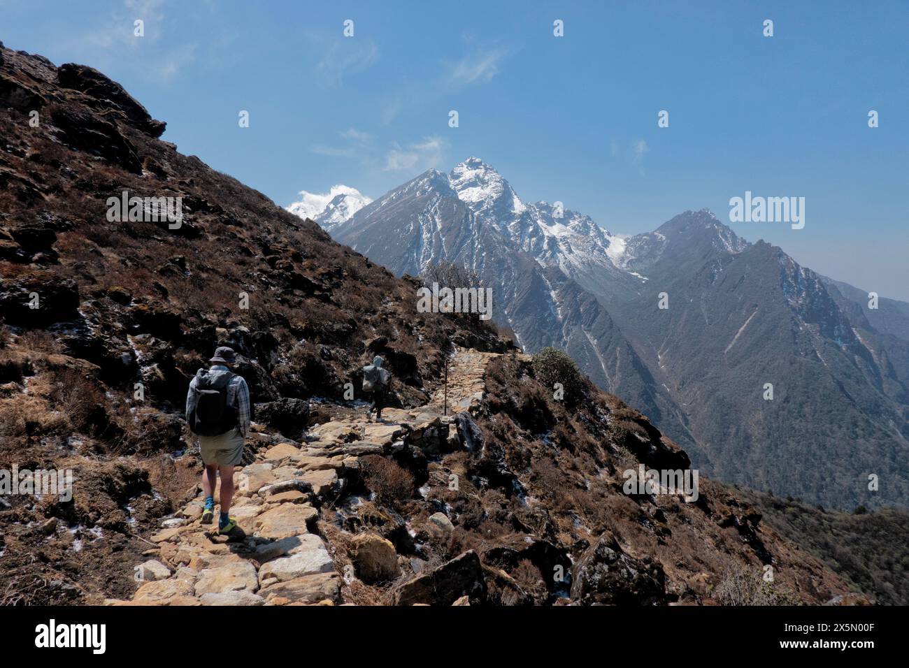 Climbing to Sele La High Camp on the Kangchenjunga (Kanchenjunga) trek ...