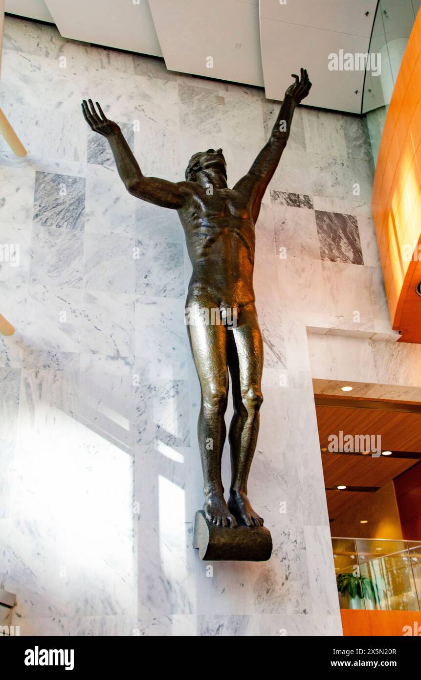USA, Minnesota, Rochester. Mayo Clinic, Gonda Building sculpture, Man ...