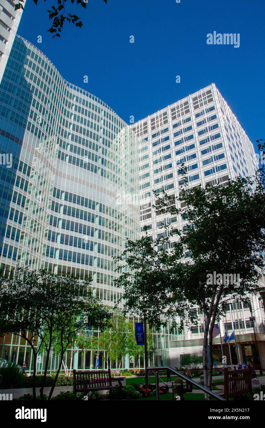 USA, Minnesota, Rochester. Mayo Clinic, Gonda Building. (Editorial Use ...
