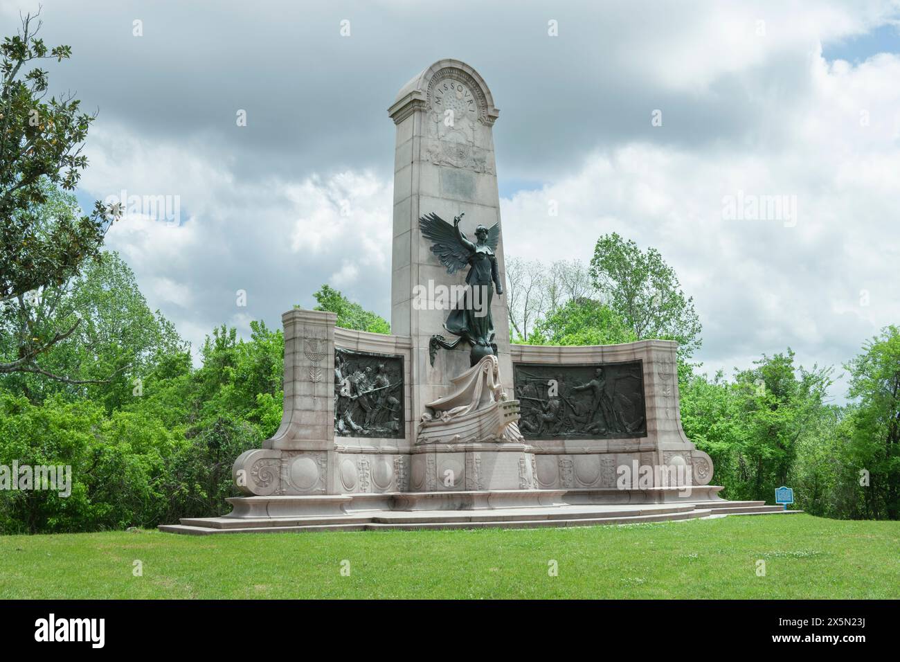 Missouri Memorial, Vicksburg National Military Park, Mississippi. The monument features a bronze ...