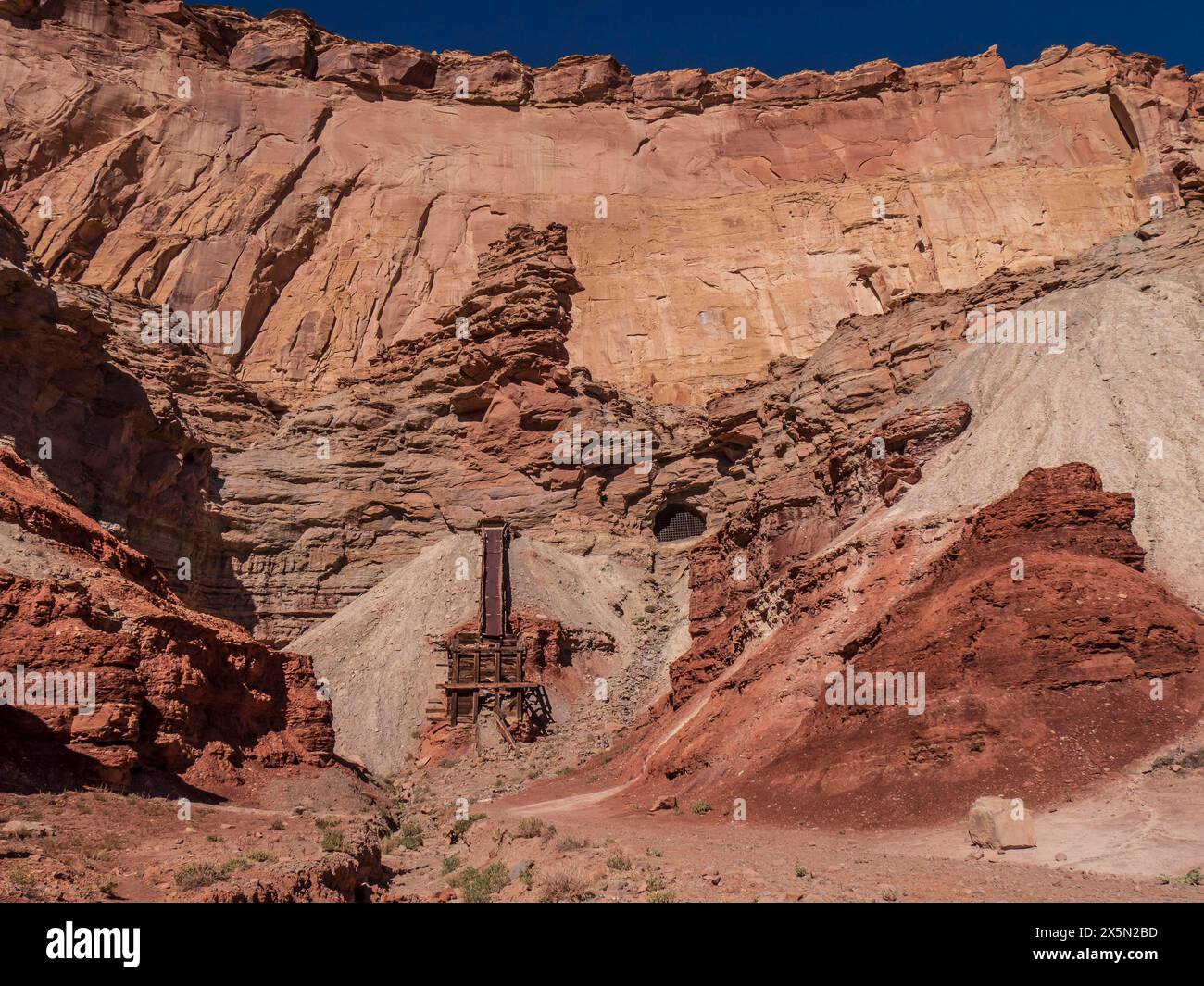 Tomsich Butte Uranium Mine ore chute and mine portal, Hondoo Arch spur ...