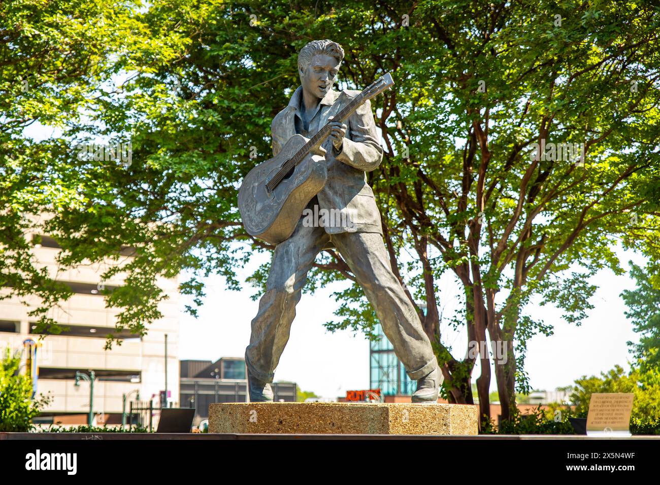 Elvis statue and memphis hi-res stock photography and images - Alamy