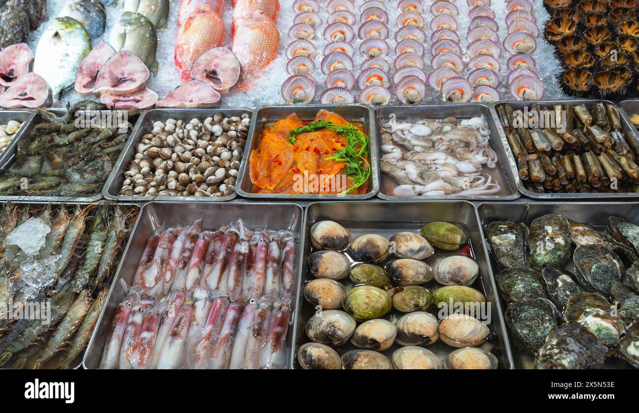 Counter fresh seafood delicacies hi-res stock photography and images ...