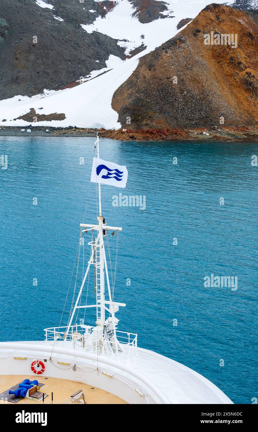 Sapphire Princess cruise ship & Keller Peninsula, Admiralty Bay, King ...