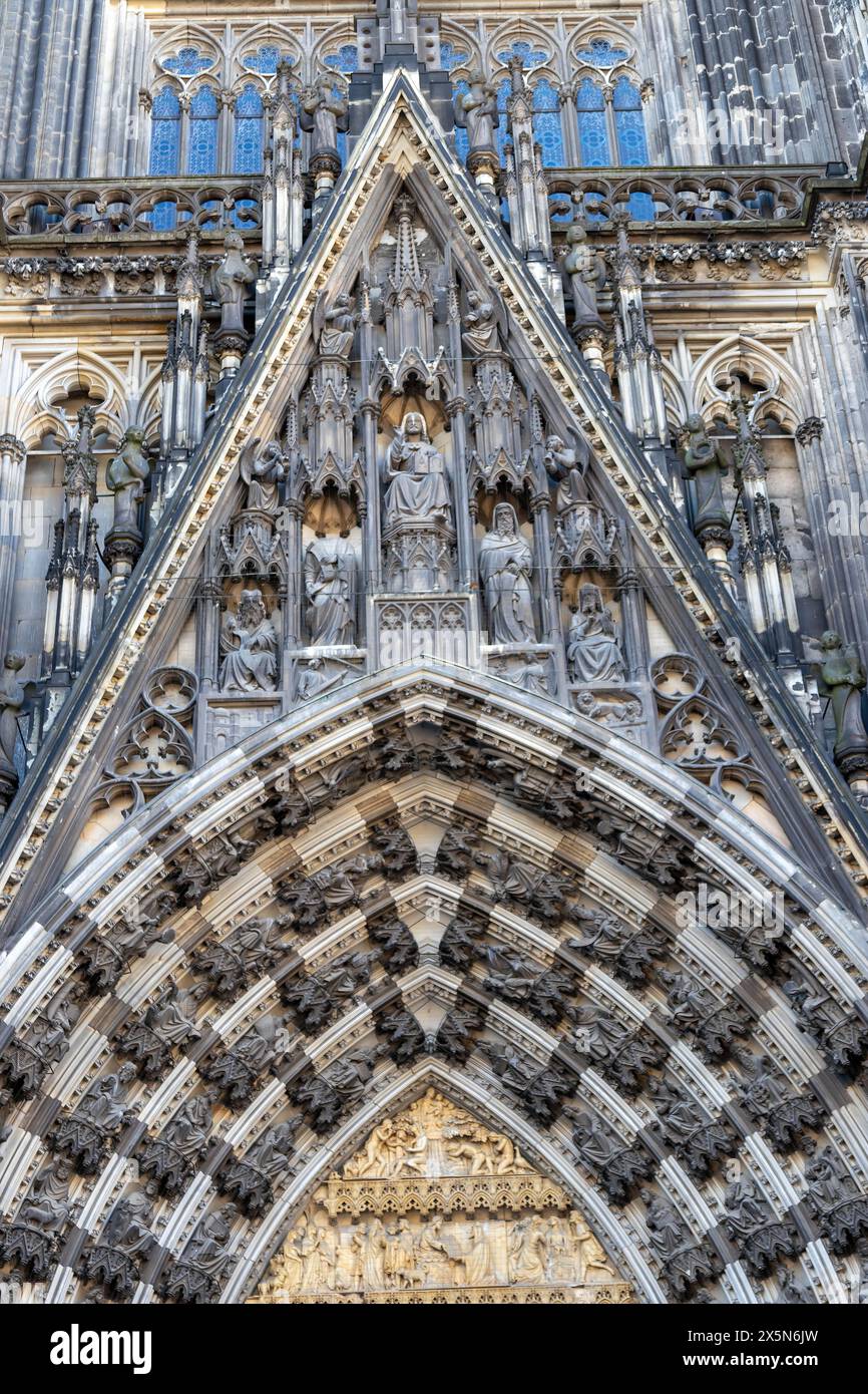 The details of the Cologne Cathedral exterior Stock Photo - Alamy