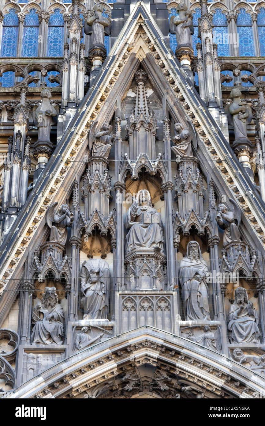 The details of the Cologne Cathedral exterior Stock Photo - Alamy