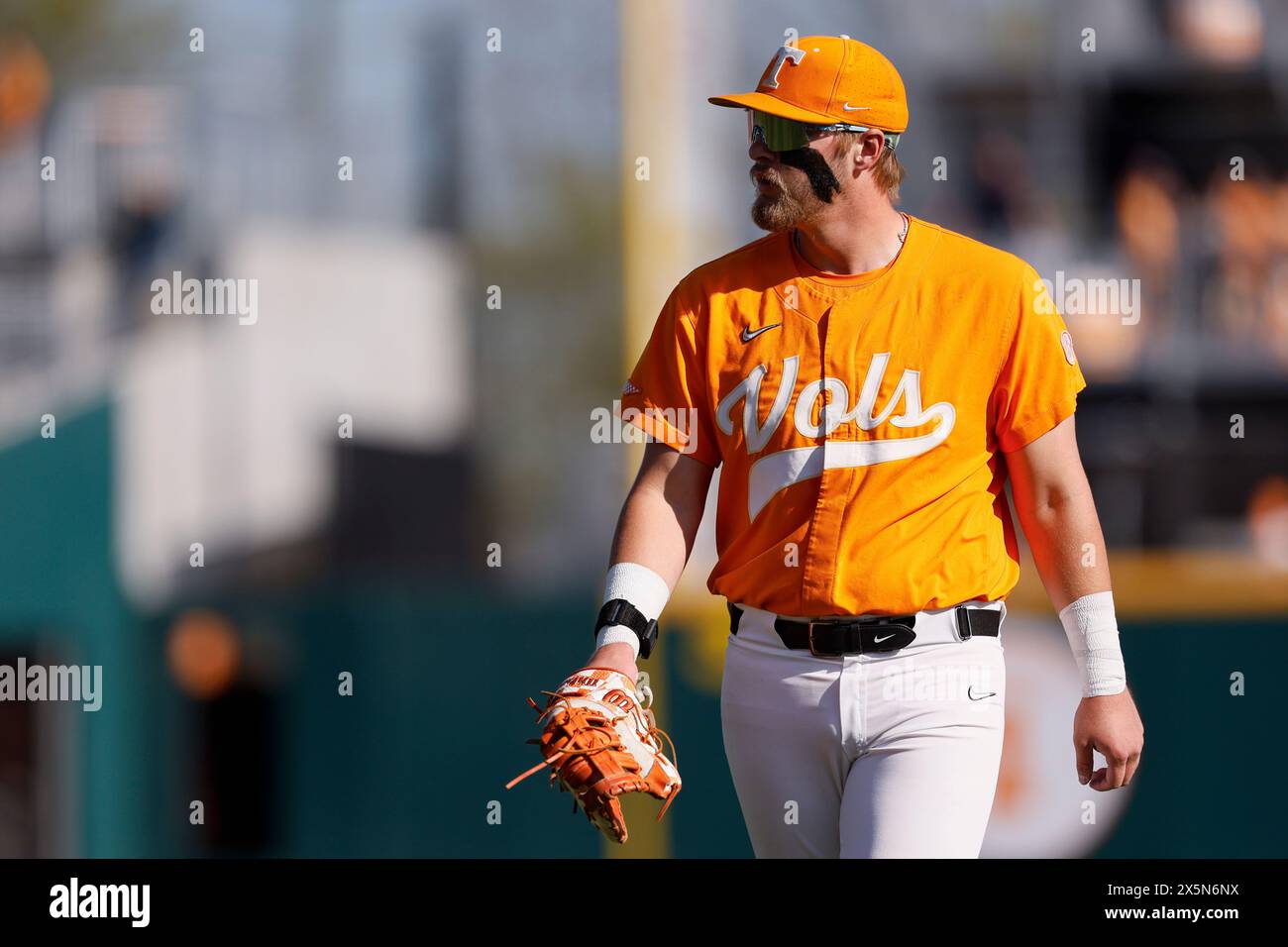 Tennessee Volunteers first baseman Blake Burke (25) on defense against ...