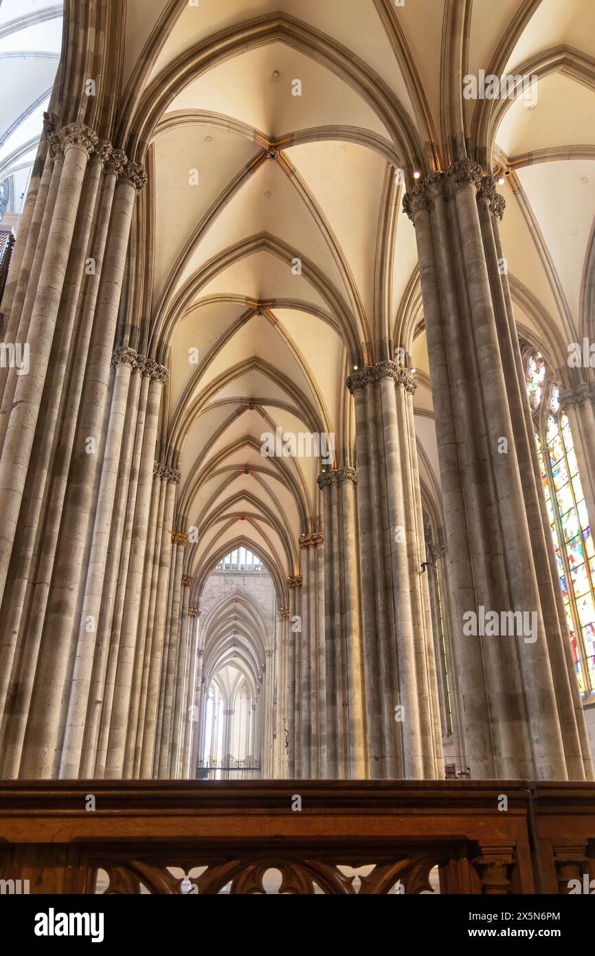 Nave of cologne cathedral hi-res stock photography and images - Alamy