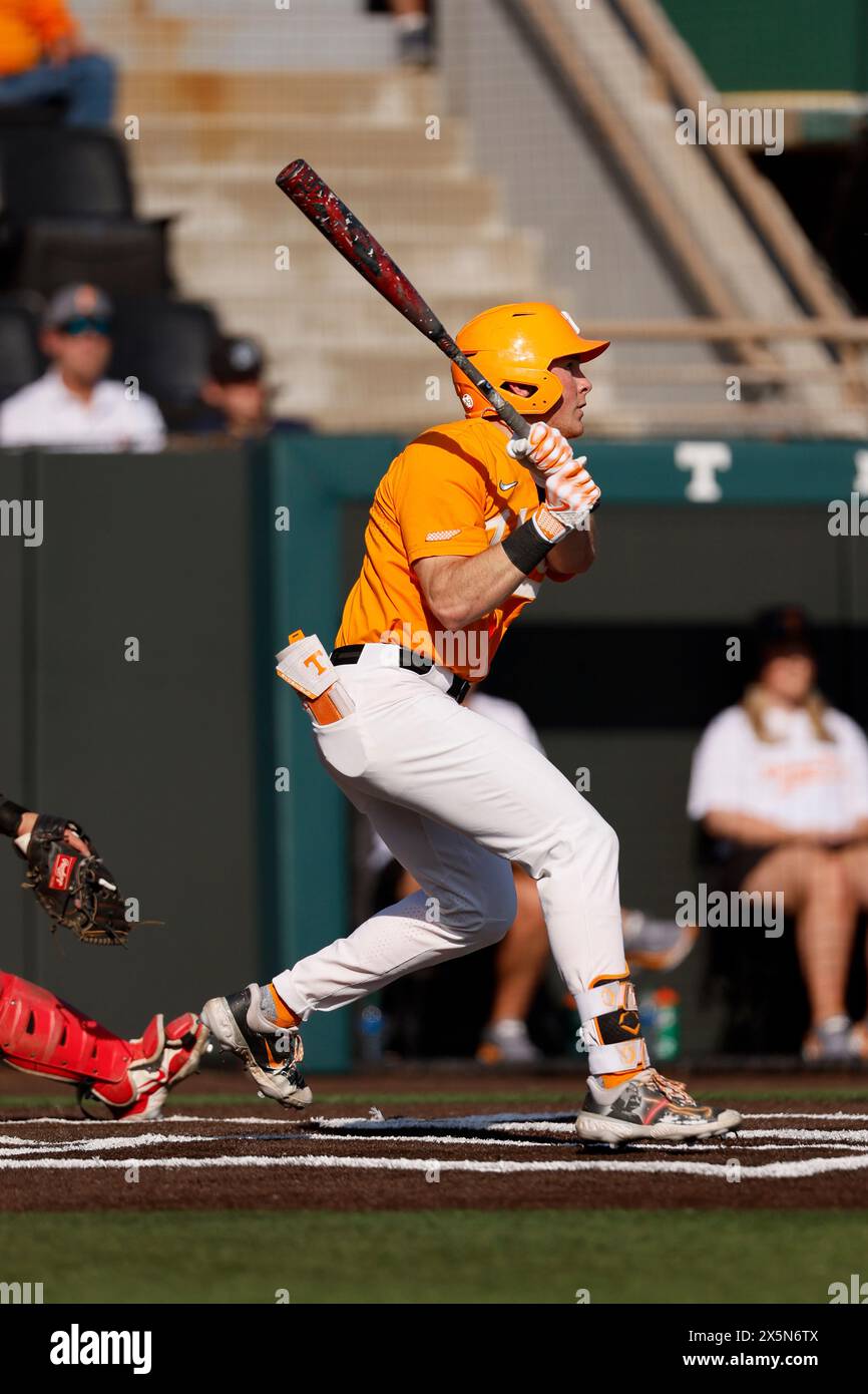 Tennessee Volunteers left fielder Dylan Dreiling (8) at bat against the ...
