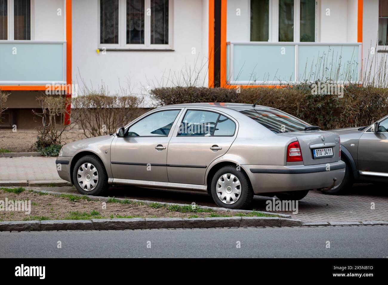 1990s saloon car hi-res stock photography and images - Alamy