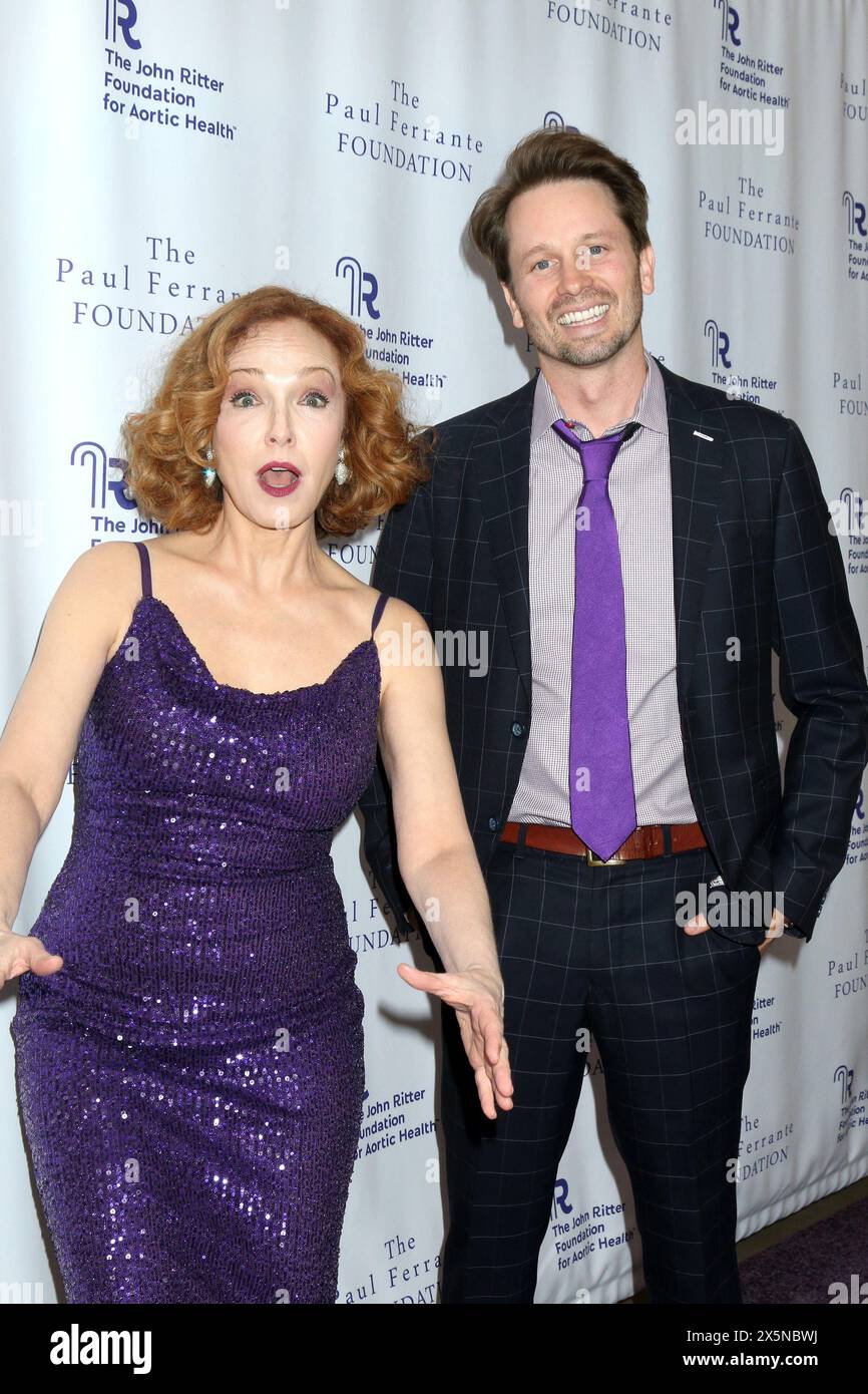LOS ANGELES - MAY 9: Amy Yasbeck Ritter, Tyler Ritter at the John ...