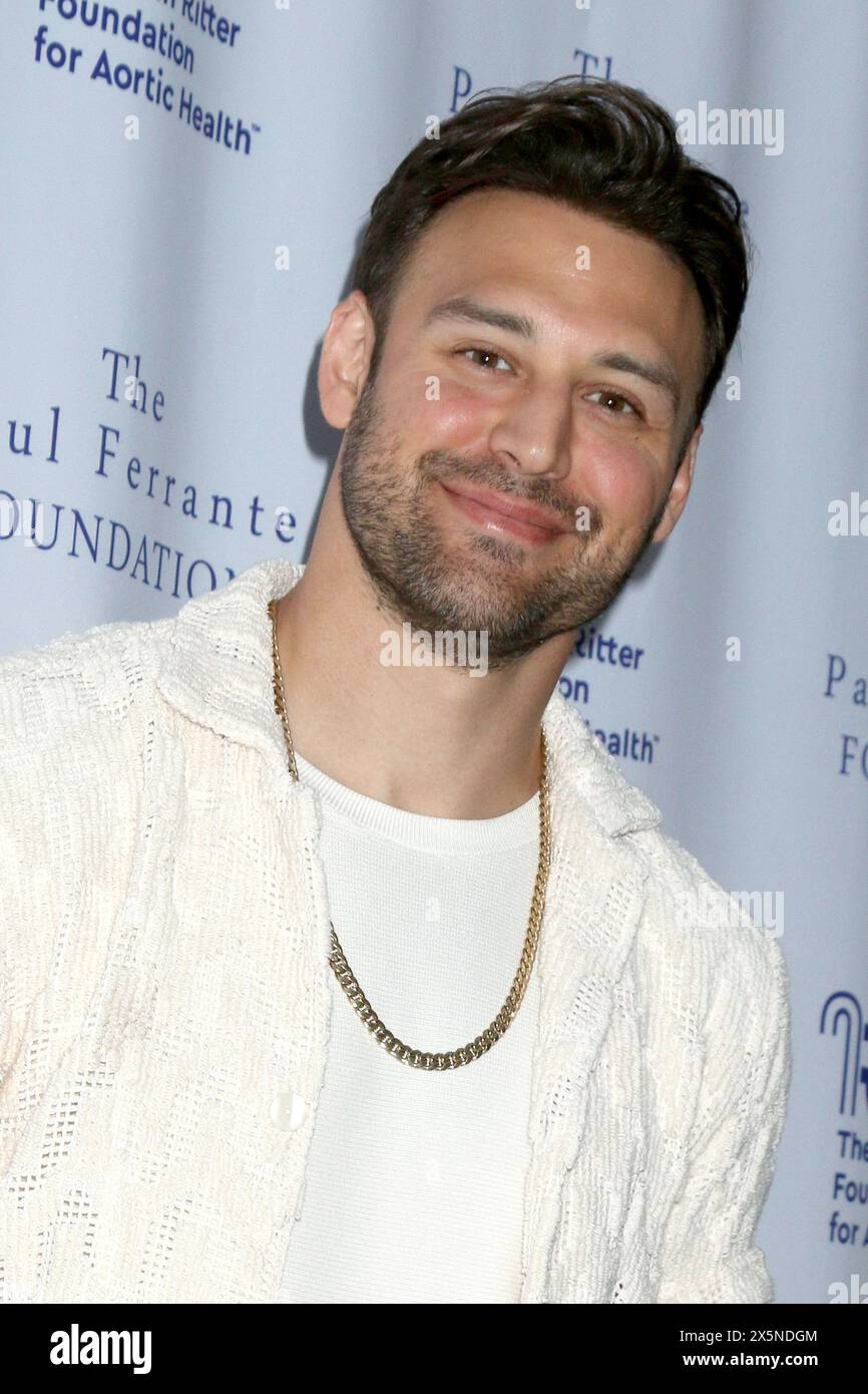 Nage Nocturne De Ryan Guzman Photo : Exclusive Kristin Chenoweth