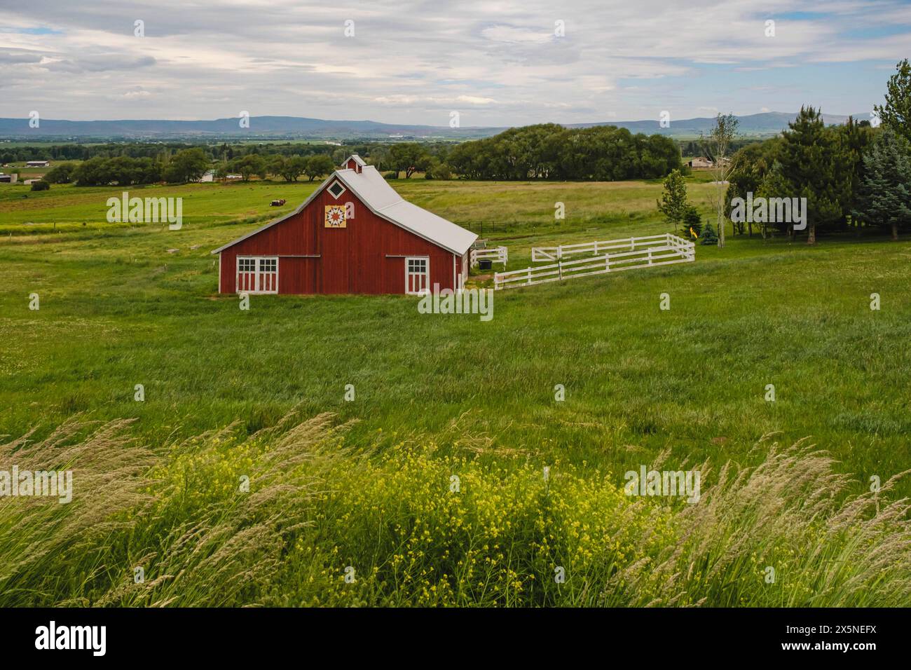 Red barn, Washington State. (Editorial Use Only Stock Photo - Alamy