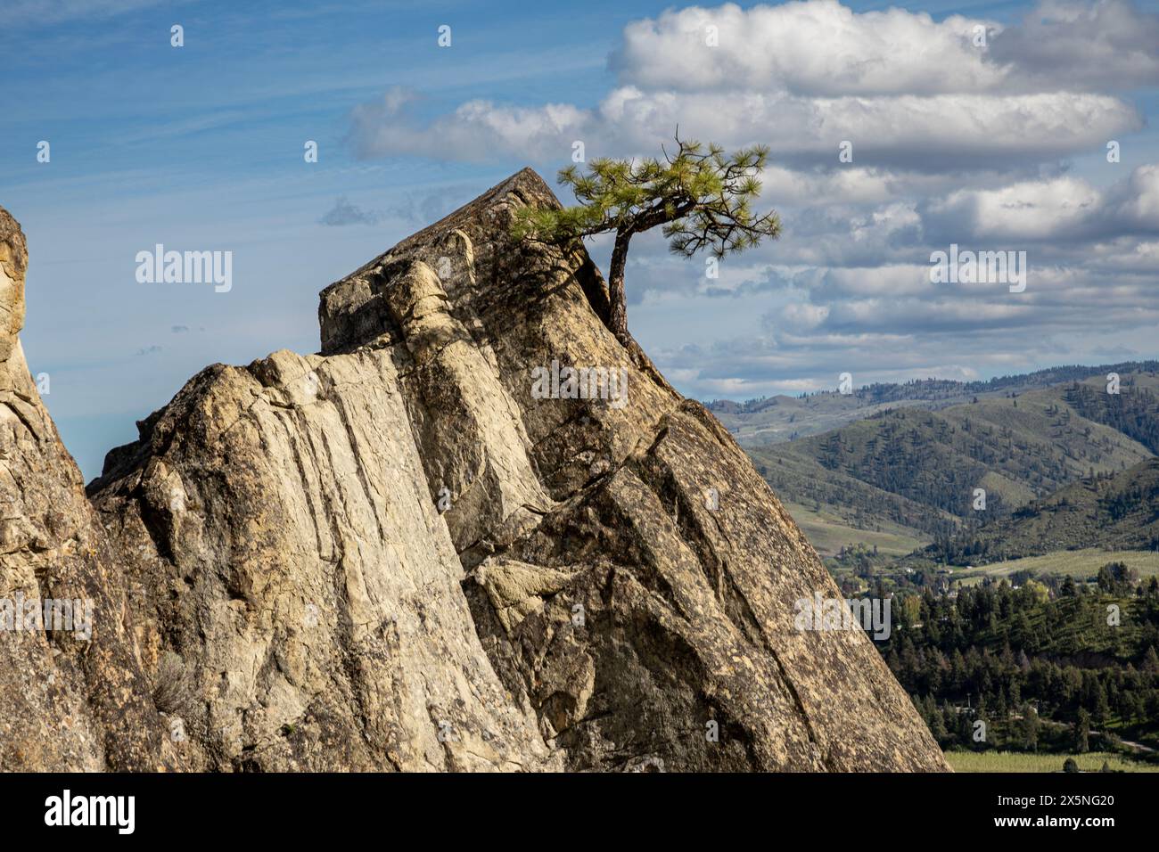 Climbing a crack hi-res stock photography and images - Alamy