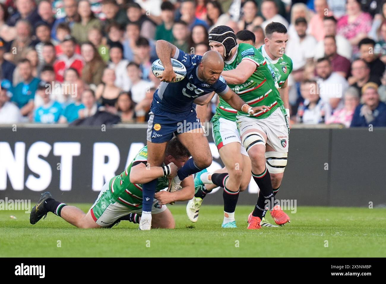 Sale Sharks wing Tom O'Flaherty breaks past Leicester Tigers lock ...