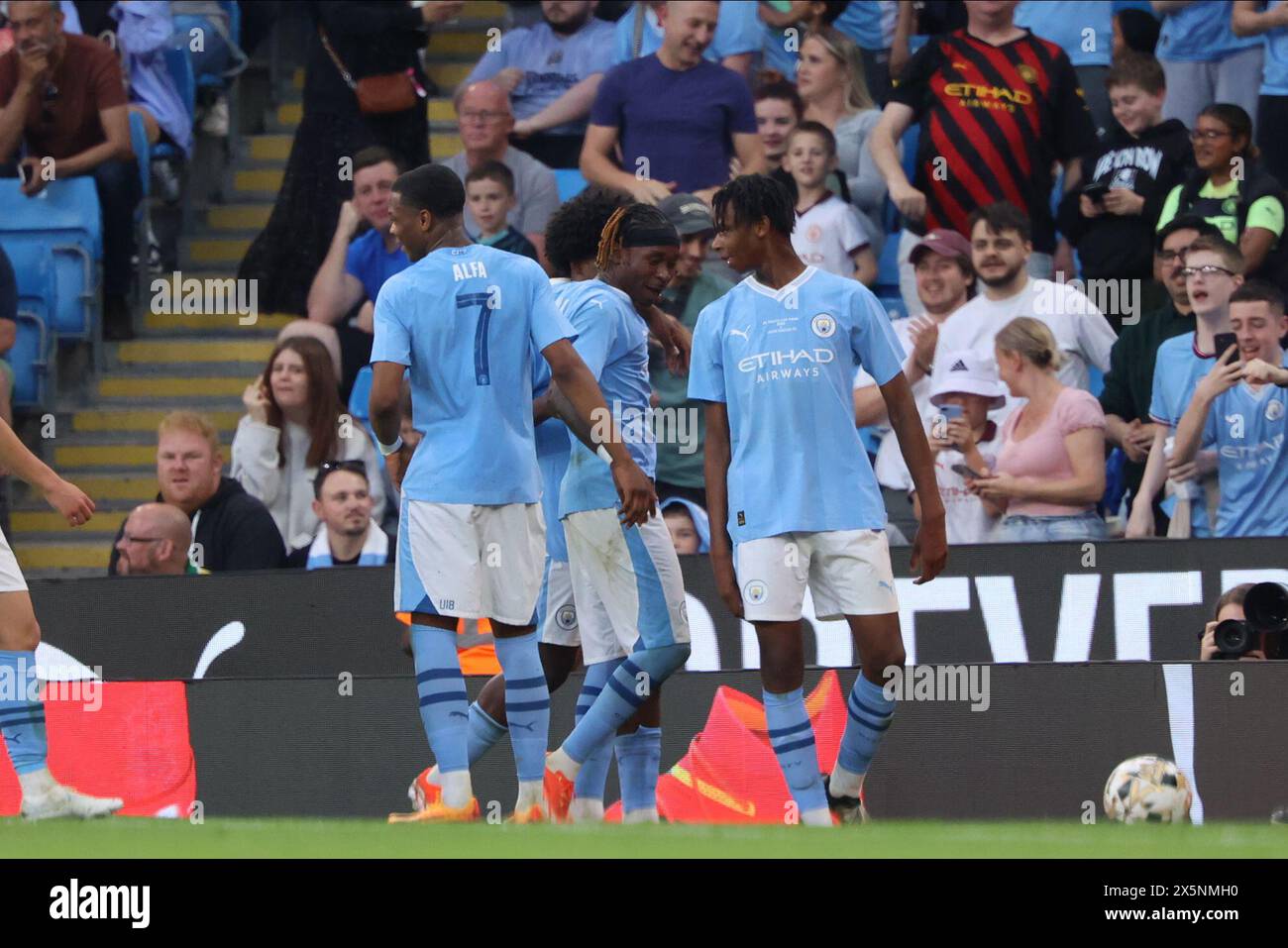 Stephen mfuni manchester city hi-res stock photography and images - Alamy