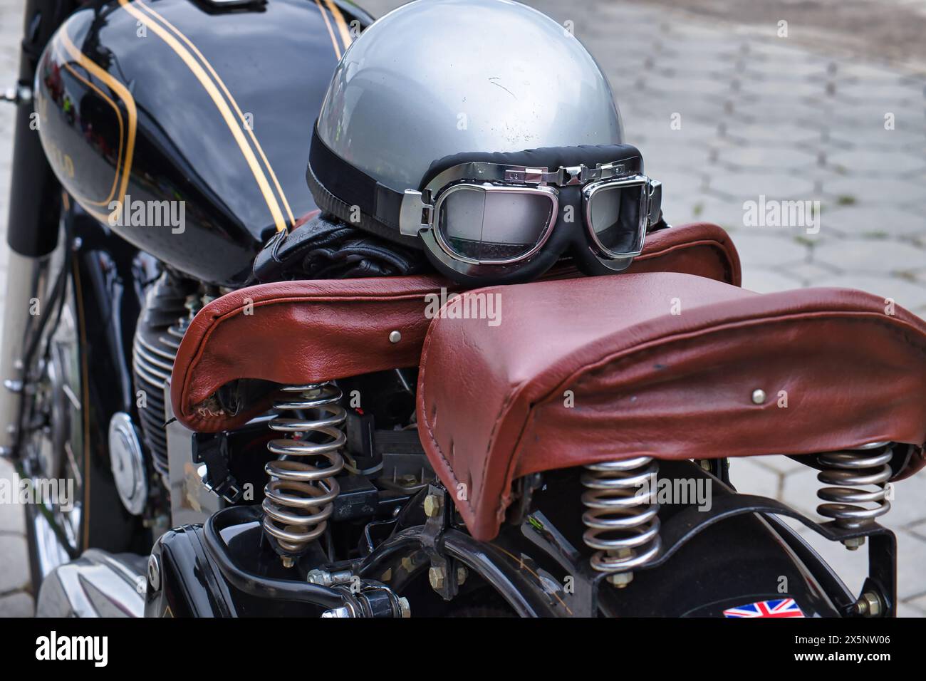 Driving goggles vintage hi-res stock photography and images - Alamy