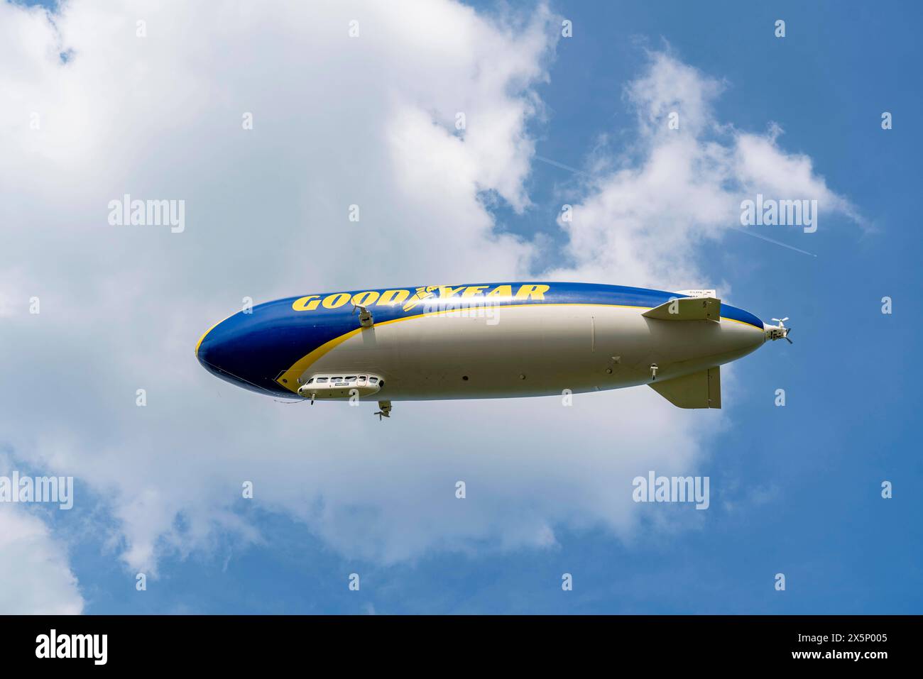 Der Zeppelin NT, neu auf dem Flughafen Essen/Mülheim stationiert ...