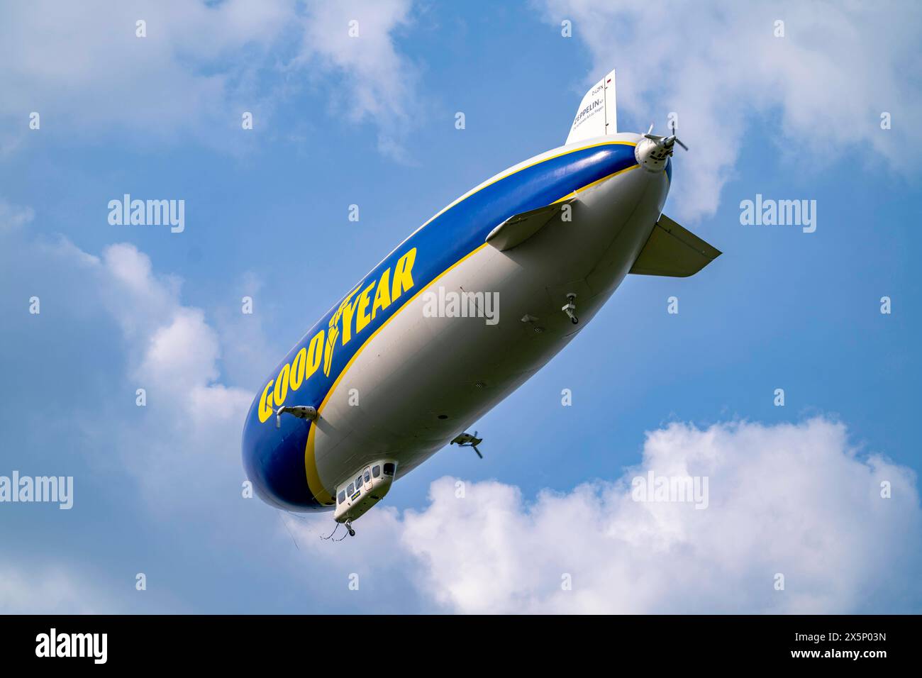 Der Zeppelin NT, neu auf dem Flughafen Essen/Mülheim stationiert ...