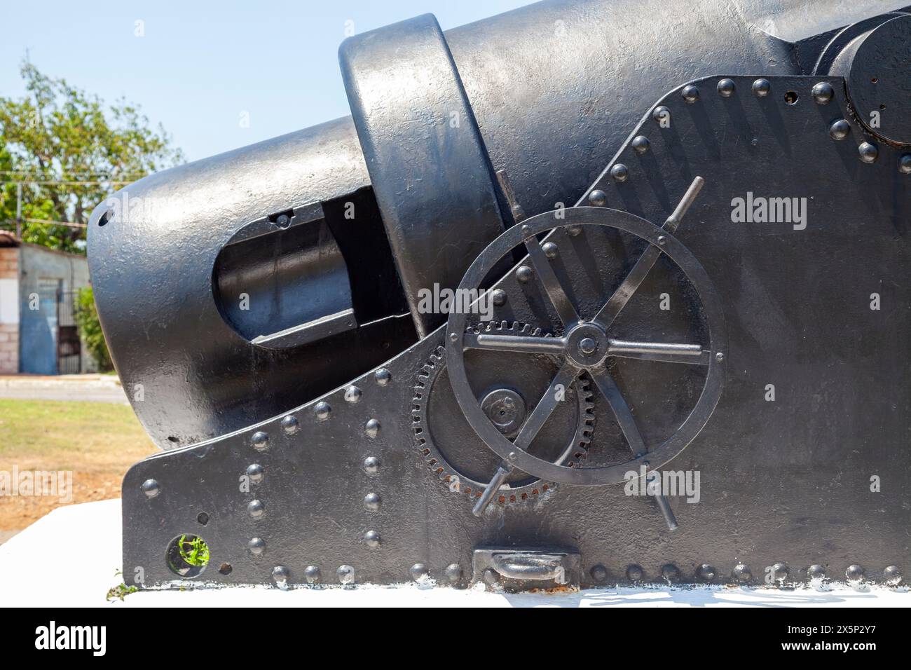 Breech loading cannon hi-res stock photography and images - Alamy