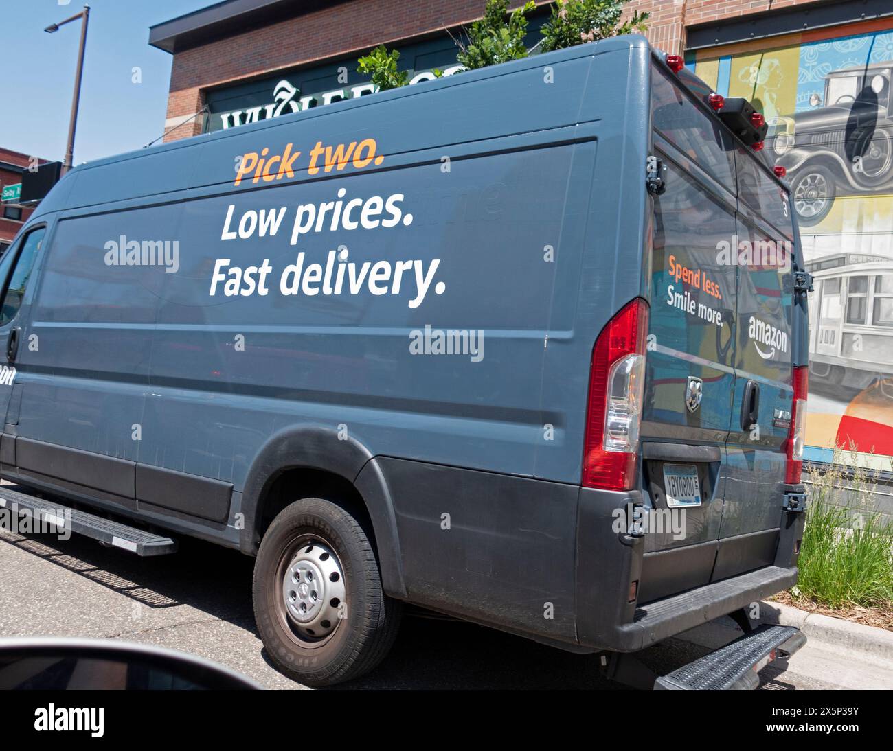 Delivery prices hi-res stock photography and images - Alamy