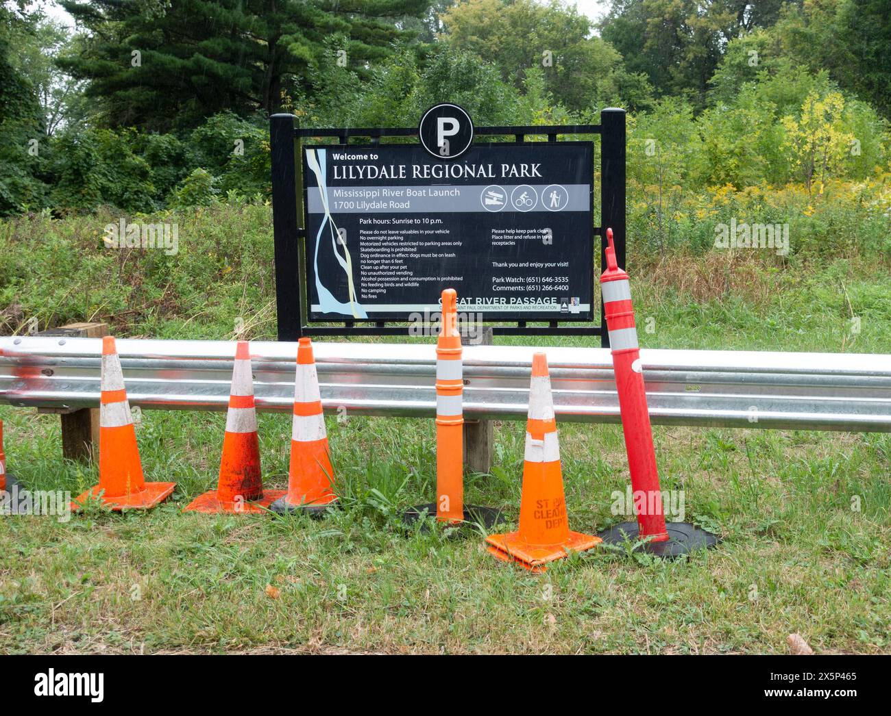 Entrance to the Lilydale Regional Park with all the rules of conduct ...