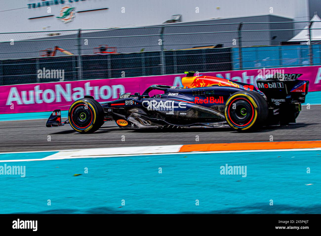 Sergio Perez (MEX) Oracle Red Bull Racing - Red Bull RB20 - Honda RBPT ...